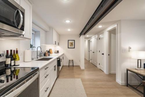 Artistic Georgetown Retreat In Seattle - Seattle, WA