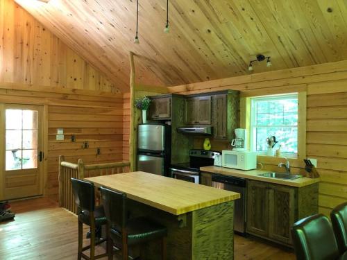 Quiet, Cozy And Comfortable Chalet - Laurentides