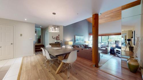 2br | Ironwood | Fireplace | Common Area Hot Tub | Private Patio | Parking - Whistler