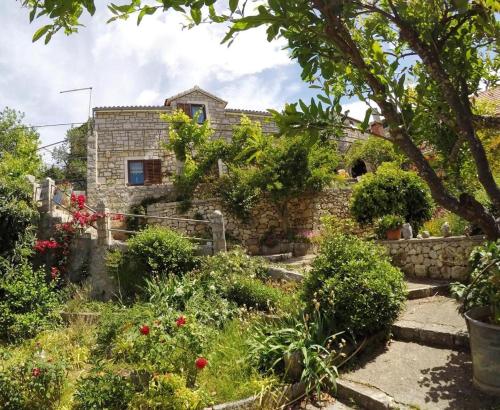 Holiday House With A Parking Space Lozisca, Brac - 15444 - Milna