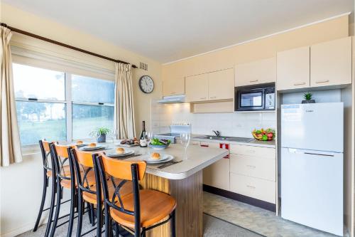Sunnie Belle, 2,3 Victoria Parade - Unit With Water Views And Air Conditioning - Port Stephens