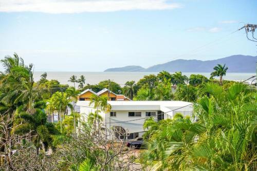 Oceanview Oasis In Belgian Gardens, Townsville - Magnetic Island