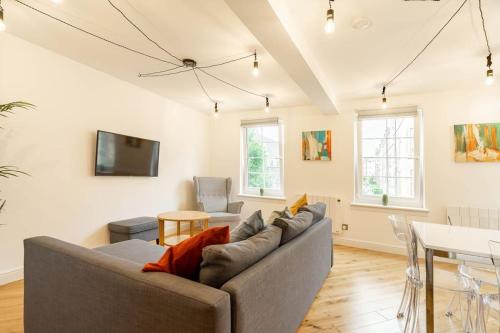 Central, Bright 2 Bed Flat - Edinburgh