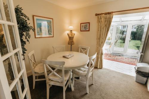 Willow Cottage - Cost 3 Bed Cottage In Penrhyn Bay With Sea Views With Access To Snowdonia - Rhos-on-Sea