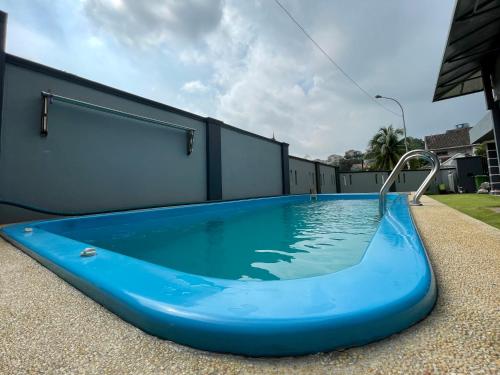 Homestay in Cheras with Private Pool Deals & Reviews, kampong-baharu ...