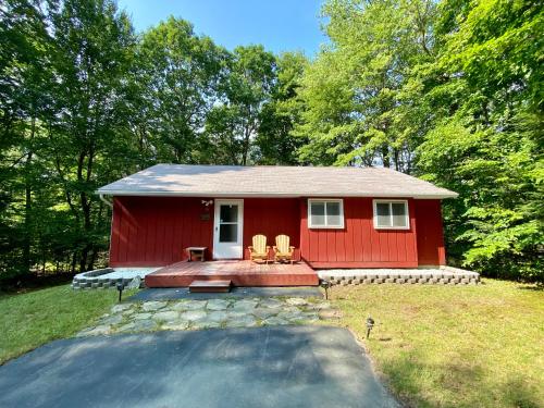 Escape To A 3-bedroom Cabin In Lower Catskills - Rock Hill, NY