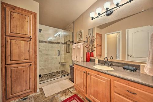 Near Hiking: Munds Park Cabin W/ Deck & Yard - Munds Park, AZ