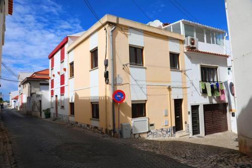 House In The Historic Area Of Lourinha - Lourinhã