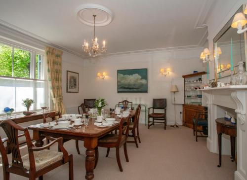 Bear's Well Guest House - Deal