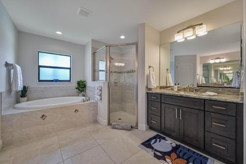 Centrally Located Cape Coral Oasis On Fresh Water - Fort Myers, FL