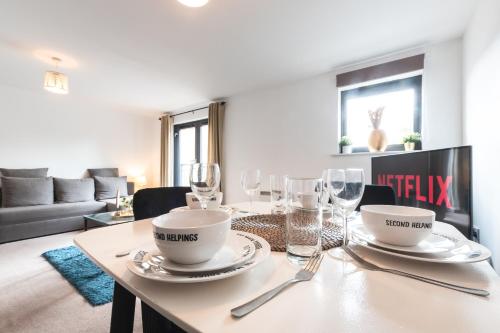 Best Price! Large Spacious 2 Bed Apartment - King Size Or Single Beds, Sofabeds, Smart Tvs, Free Par - Southampton