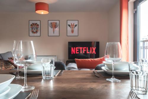 Best Price! 2 Bed City Centre - 4 Single Beds Or 2 Super King, Smart Tvs, Sofa Bed & Free Secure Par - Southampton