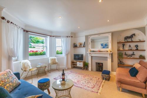 Seafront Apartment Private Garden & Free Parking - Littlehampton