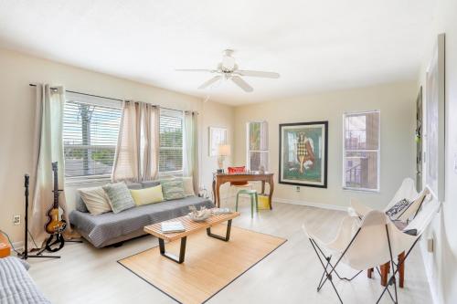 Carefree Cottage - Clearwater Beach, FL