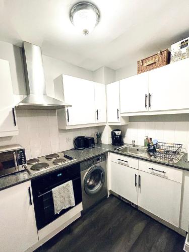 Centrally Located A Home From Home - Free Parking - Canterbury
