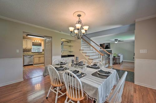 2 Mi To Clemson: Central Villa W/ Deck, Near Lakes - 클렘슨