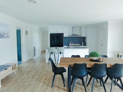 Spacious 3bdrm Home Next To Captains Cove Resort - Captains Edge - Paynesville