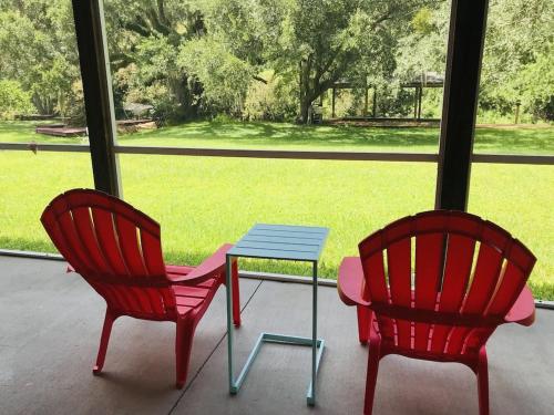 Hidden City Riverfront Apt Near Lakes Golf & Disney - Kissimmee, FL