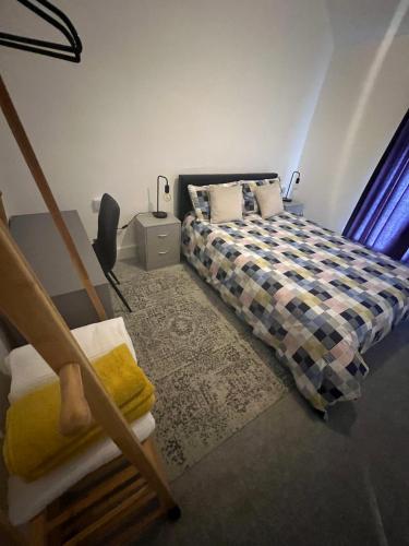 Cheerful Two Bedrooms Town House With Free Parking - Pembroke Dock