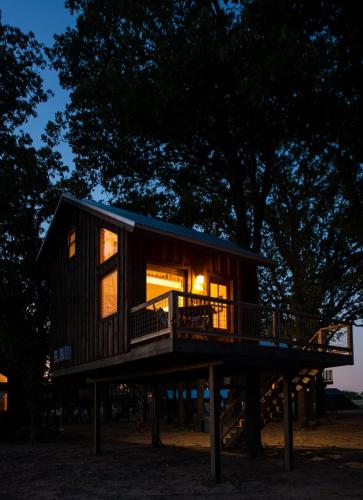 Mockingbird Treehouse 15 Min To Magnoliabaylor - Texas