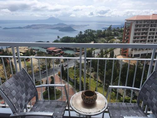 Panoramic View Of Taal 1727 Smdc With Wifi And Free Indoor Parking - Tagaytay
