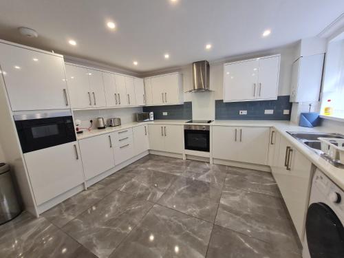 Beautiful 4 Bedroom House Near Town Centre. With Bike Store Perfect For Bike Park Wales - South Wales