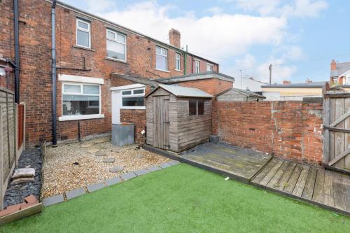 Charles Alexander Short Stay - Ansdell House - Blackpool