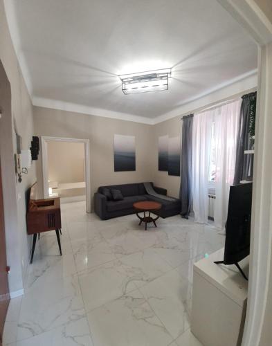 Ampio Appartamento Con 2 Posti Auto E Cortile - Genova