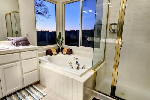King Bed Quiet Home On Cul-de-sac Hiking Trails - Roseville, CA