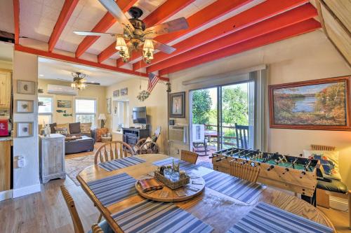 Steps To Lake! Charming Cabin: Pool Access & Decks - Granbury, TX