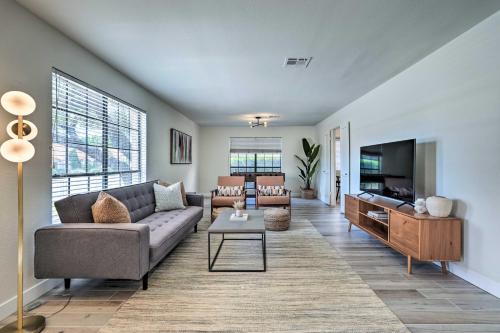 Ideal For Snowbirds! Poolside Getaway In Glendale - Sun City, AZ