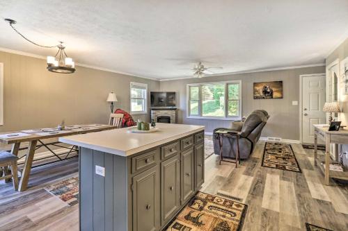 Welcoming Boone Getaway Near Hiking + Skiing! - Boone