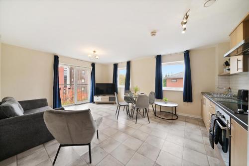 Peaceful 2br Flat With Historic Bottle Kilns View & Free Parking Located Near City Centre - Stoke-on-Trent