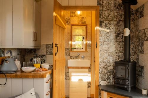 Harrys Hideout - Shepherd's Huts At Harrys Cottages - フォレスト・オブ・ディーン