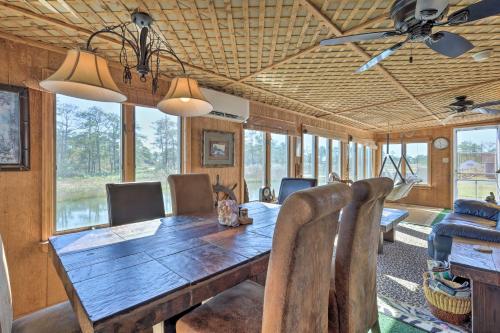 Quaint Chincoteague Island Hideaway W/ 2 Porches! - Chincoteague, VA