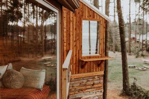 Treehouse-small Eagles Perch Over The Water - Sequim, WA