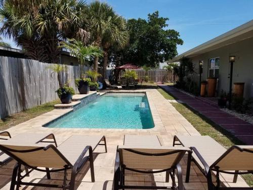 Bahamian Cottage - Heated Pool Walk To The Beach - Cocoa Beach, FL