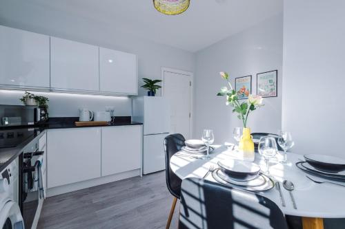 Westwood Lodge Serviced Apartment - Coventry