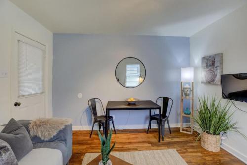 Midtown Cottage Walk To Overton Square - メンフィス, TN