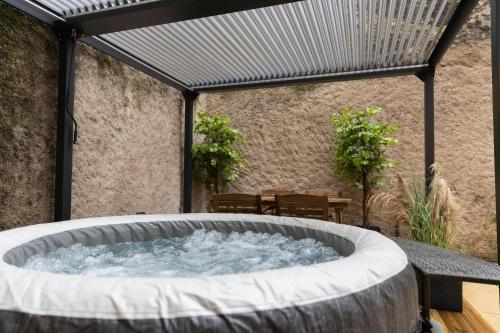 Spa, Terrasse Plein Centre Et Proche Gare - Metz