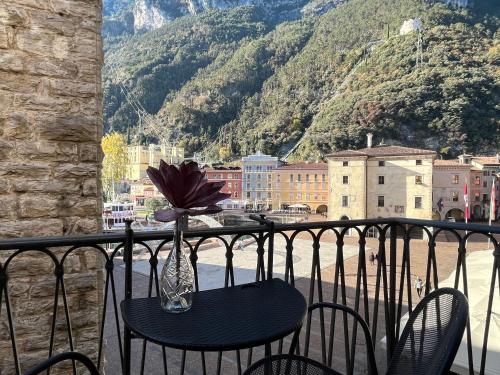 Downtown Balcony & View - Ledro