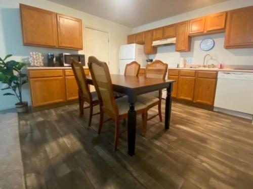 240 Overbrook New Franks Funky And Fashionable Furnished Home - Mason, OH