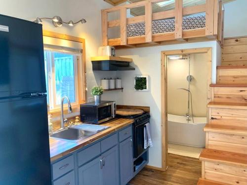 Charming Sunshine Tiny Home - San Luis Obispo, CA