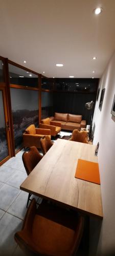 Nez Sur La Croisette. - Dinant