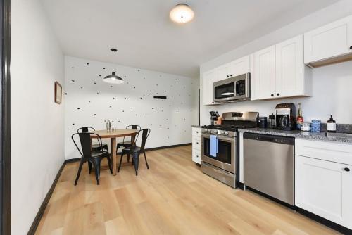 Hostwise Stays - On Butler St, Lower Lawrenceville, Perfect Location! - Homestead, PA