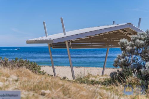 Summer Breeze At Avalon Beach - 만두라