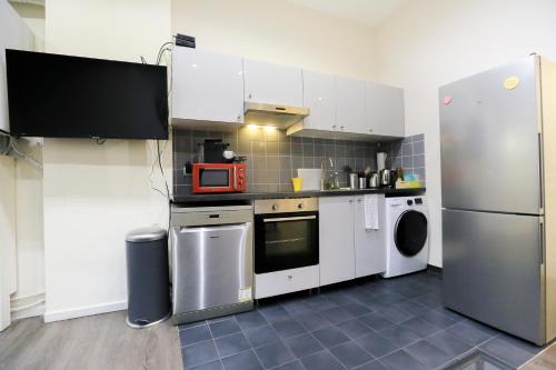 La Jungle, T5 Hypercentre Chic Et Cosy, Wifi, Netflix Par Sovalfi - Saint-Étienne