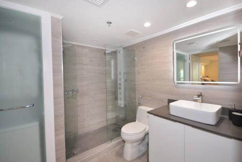Luxury Condo Located In The Heart Of Miami - Miami, FL