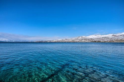 Resort-style Condo With Lake Chelan And Mtn Views - Chelan, WA