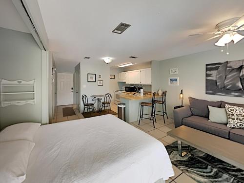 Sandpiper Cove #8210 - 德斯坦